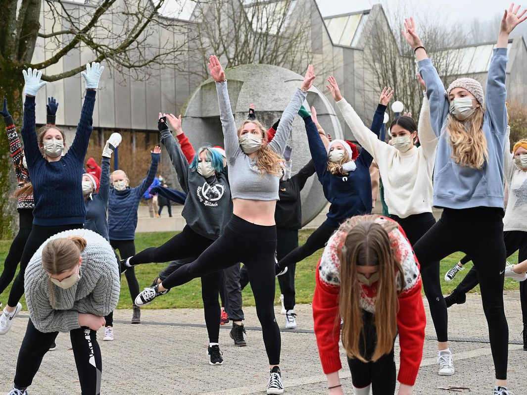 Auf Besuch an der KZU: Stadthahn trifft Landei - diezuerchermittelschulen.ch